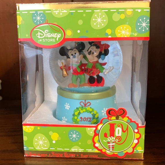 Disney | Holiday | Disney Store Mickey And Minnie Snow Globe 22 | Poshmark